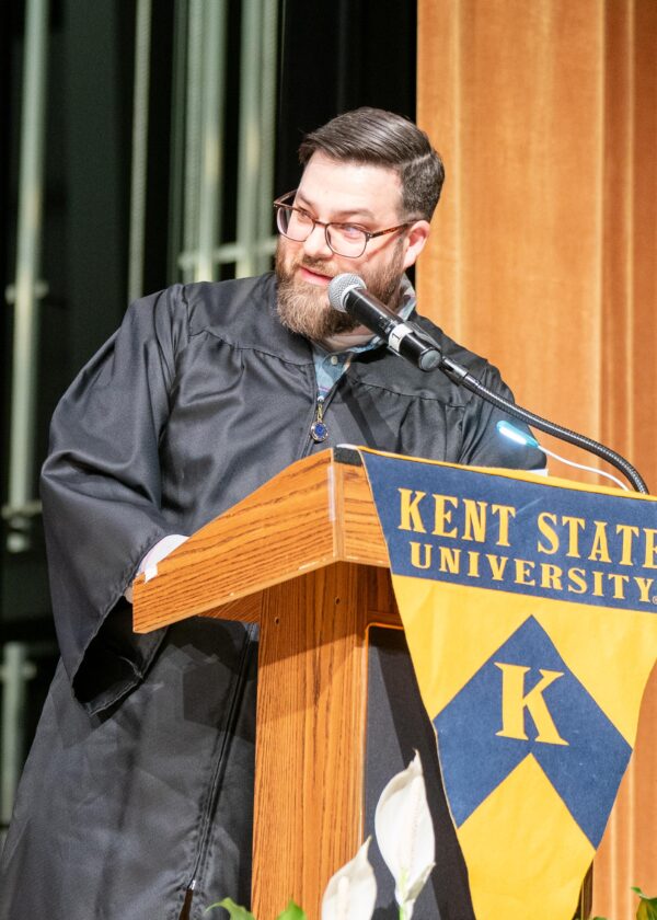 Kent State holds grad ceremony | News, Sports, Jobs - Salem News